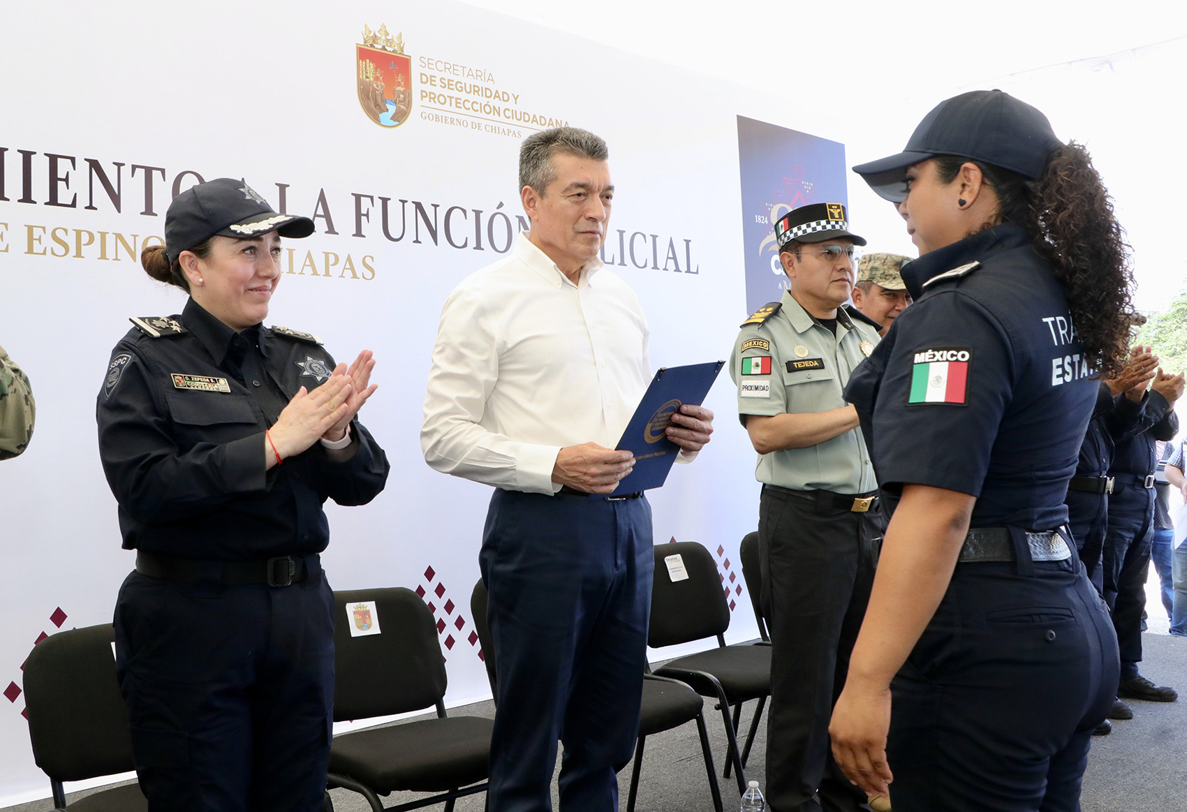 Rutilio Escandón entrega uniformes, equipo, reconocimientos y ...